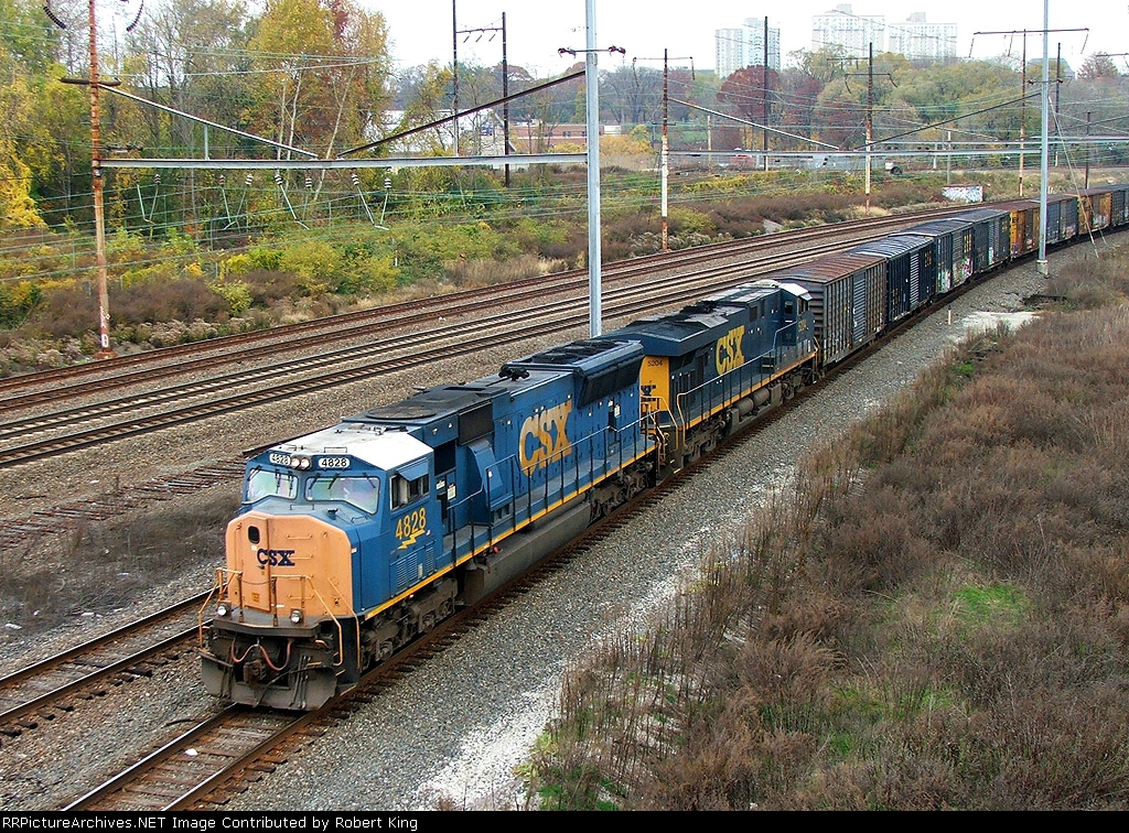 CSX 4828 SD70MAC On Q405